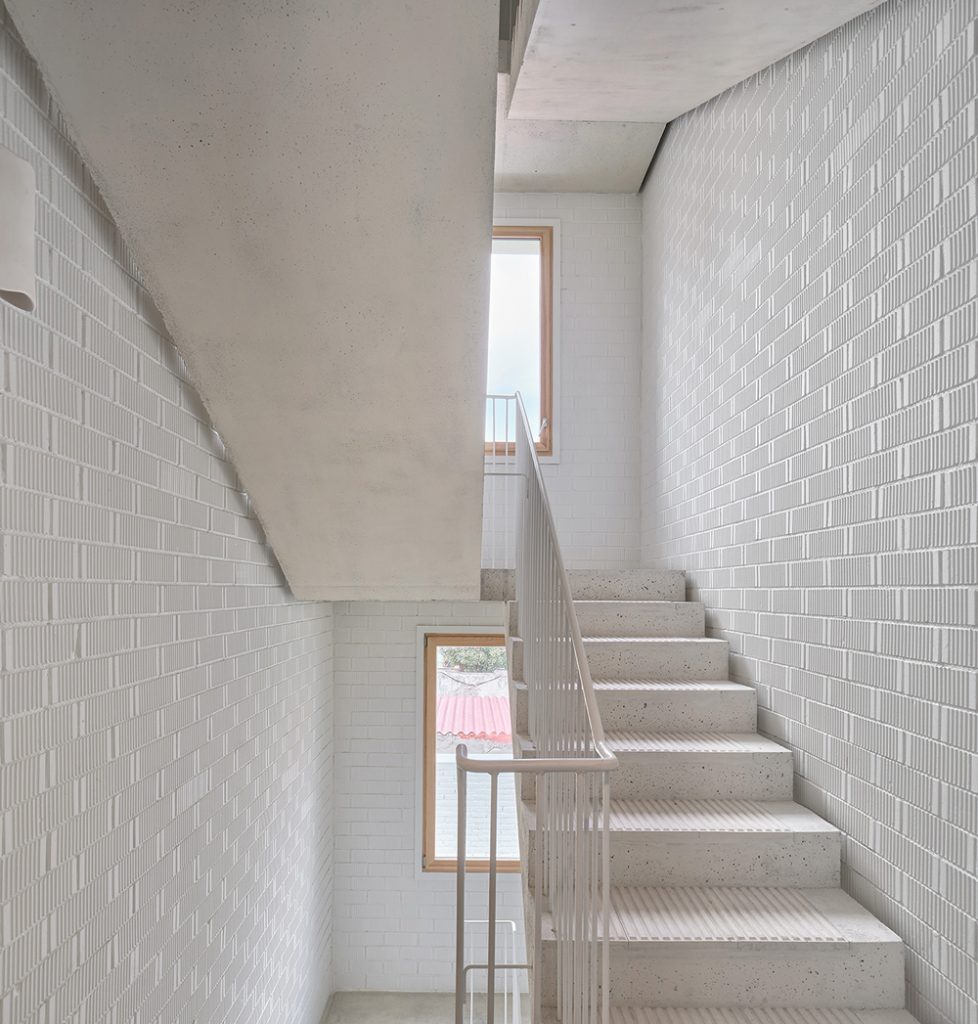 Flash Magazines | Oak 2000 construye para Calderón-Folch Studio su idea ...